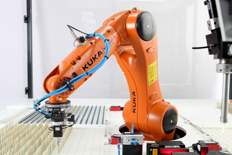 Robots KUKA enseñan a estudiantes en Rosenheim. » tecnoplc